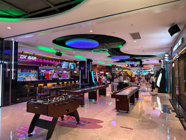 深圳寶安前海「DX-PARK 2.0·地心公園」，佔地 16 萬平方呎的超大空間，有卡丁車區、碰碰車、電玩城、保齡球，可以玩足一日！ | 大灣區旅遊情報網 (By Runhotel)